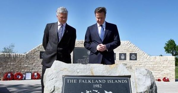 Cameron pays tribute to Falklands’ conflict dead and reaffirms ...
