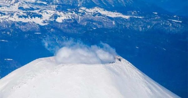 Yellow alert maintained around Chile's Villarrica volcano — MercoPress