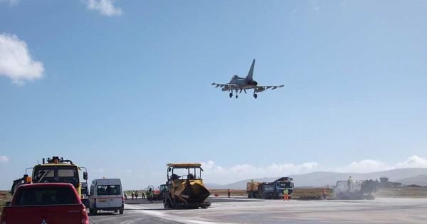 Falkland Islands: Refurbishing starts on Mount Pleasant runway — MercoPress