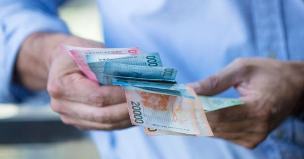 Chile's March economic activity indicator contracts 2,1%, with the ...