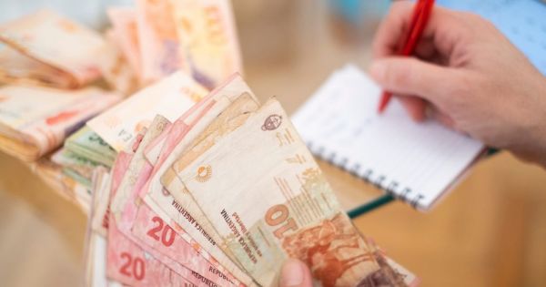 Argentine gov't orders 22% devaluation of the peso — MercoPress