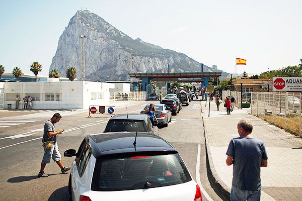 EC calls on Spain and Gibraltar for a "constructive dialogue" and ...